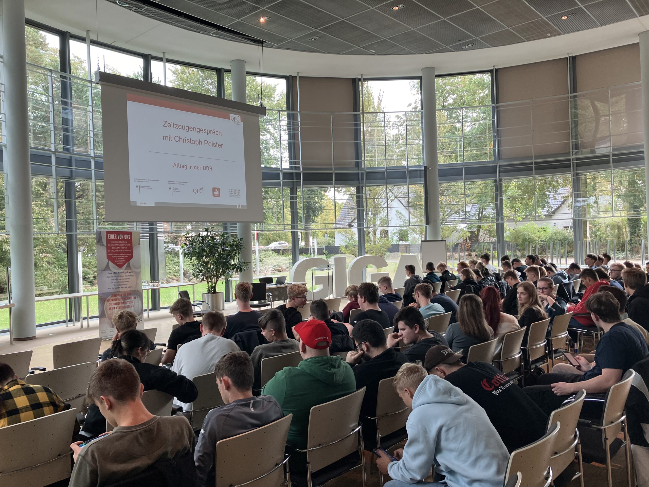 Zeitzeugengespräch mit Azubis bei der LEAG - QFC